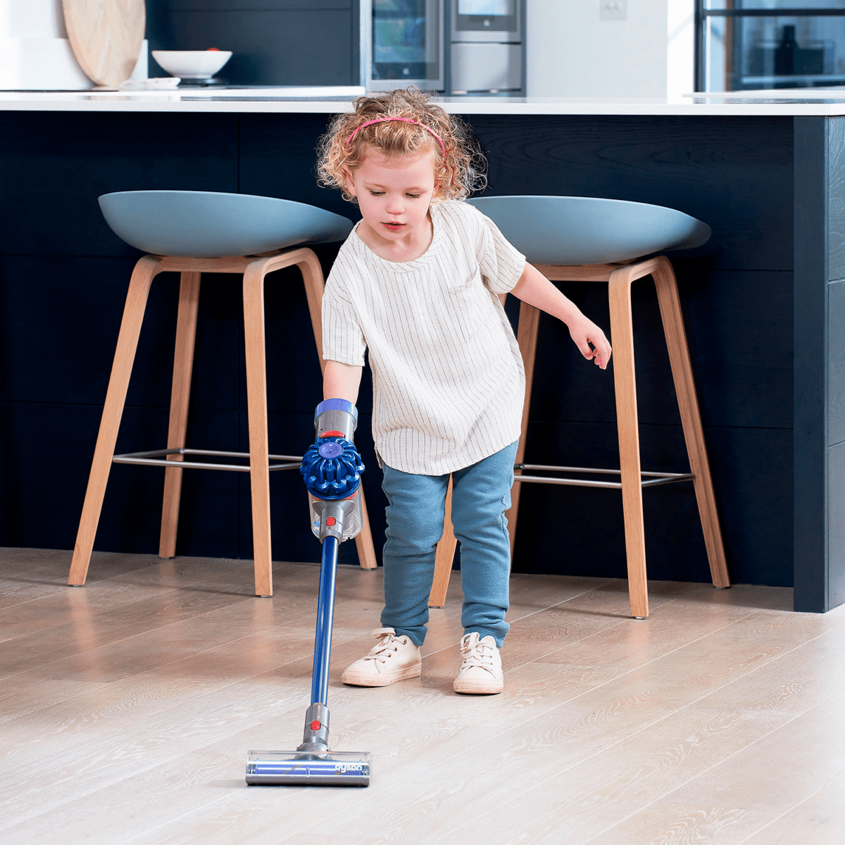 dyson cordless vacuum - blue - Casdon